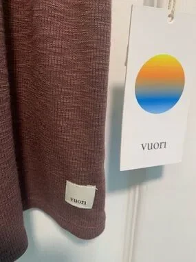 Vuori | Tops | 87 Nwt Vuori Sunrise Cropped Tank Size Xl | Poshmark